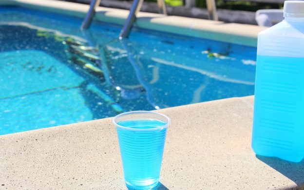 Bleach For Pool Cleaning: Stabilizer And Other Alternatives | Packman’s ...